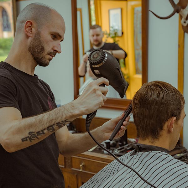 The Briar Grove Barbers – A Hairdressers in Finnieston